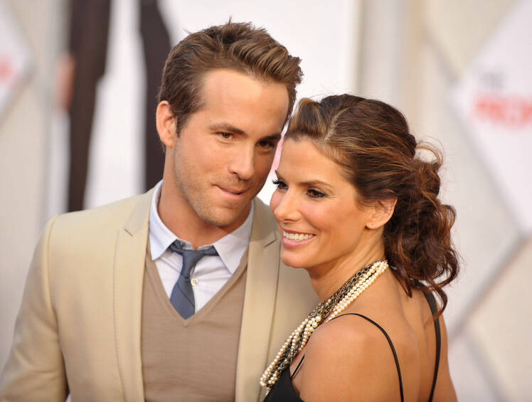 Sandra Bullock And Ryan Reynolds Kiss