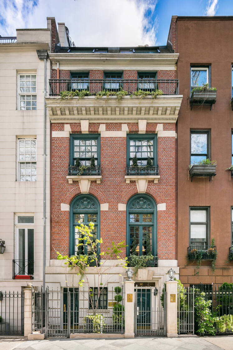 Ken Laub House Tour: Producer Lists New York City Home | Closer Weekly