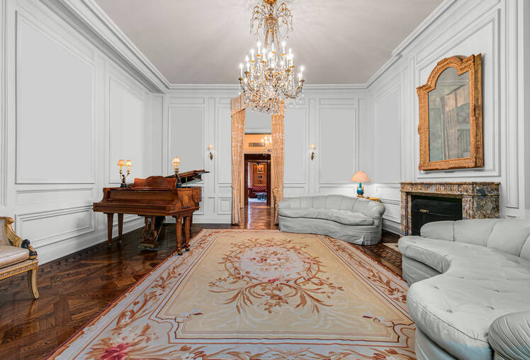 Ken Laub House Tour: Producer Lists New York City Home | Closer Weekly