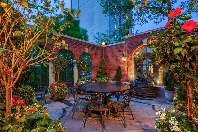 Ken Laub House Tour: Producer Lists New York City Home | Closer Weekly