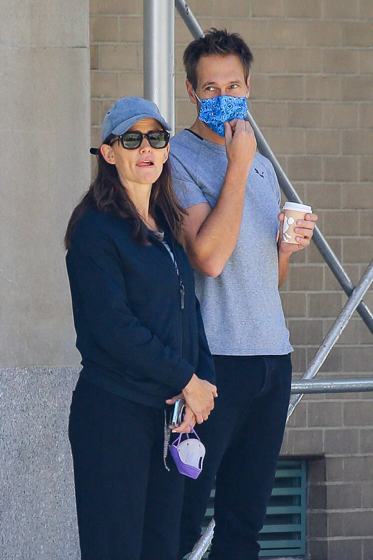 Are Jennifer Garner and John Miller Still Together? Updates | Closer Weekly