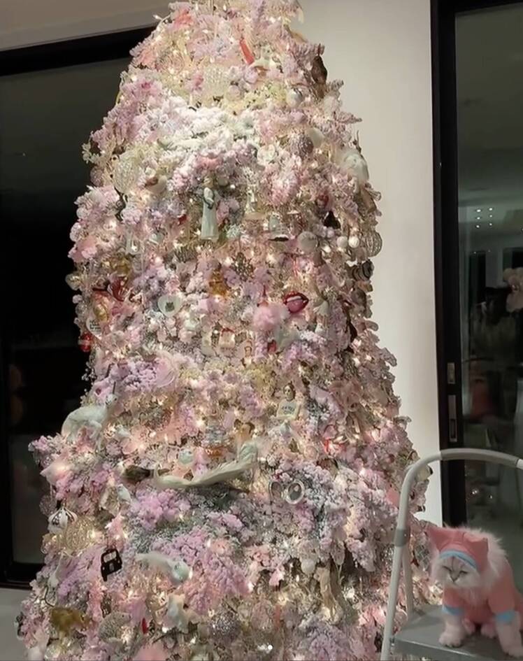 Kate Beckinsale Wows Fans With Pink Christmas Tree in Home | Closer Weekly